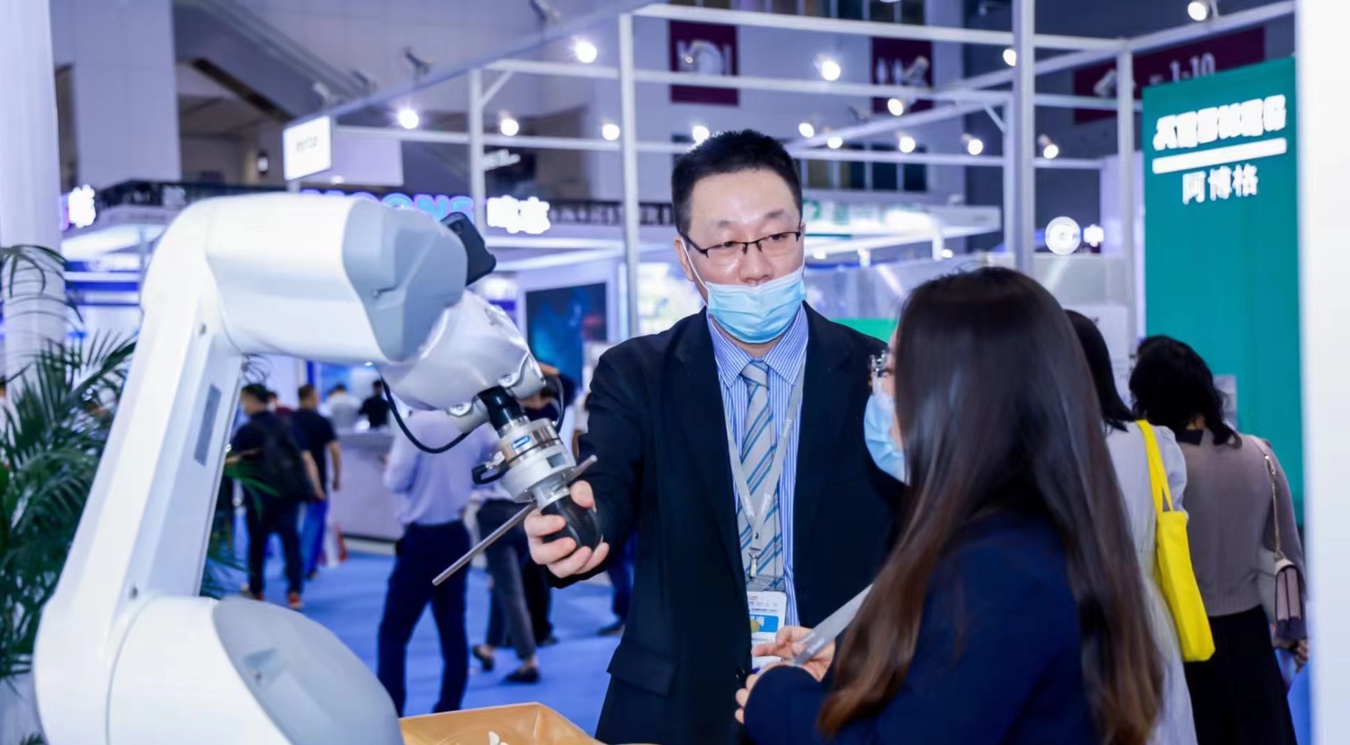 智慧医疗新品齐聚CMEF，角逐千亿产业蓝海_深圳新闻网