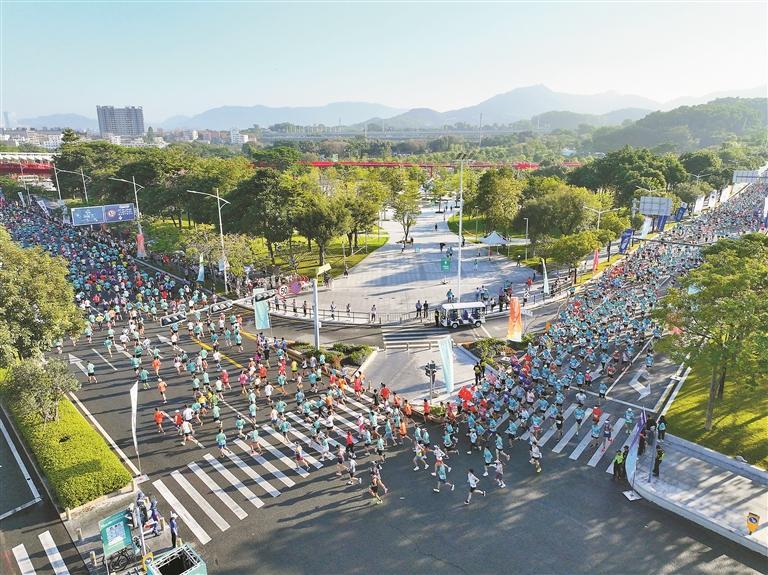 2023深圳光明半程马拉松鸣枪开跑 万名跑友穿越都市田园领略美景_深圳新闻网