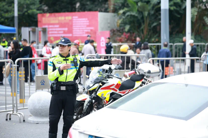 保障春节期间交通安全 深圳交警累计出动警力1.7万人次_深圳新闻网